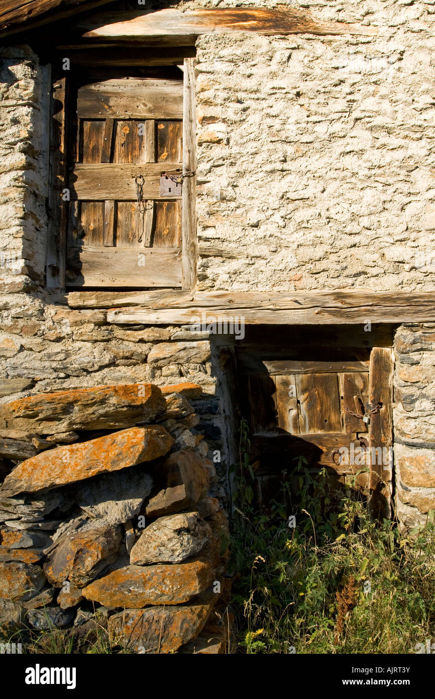 an old farmhouse in the spanish pyrenees Stock Photo - Alamy