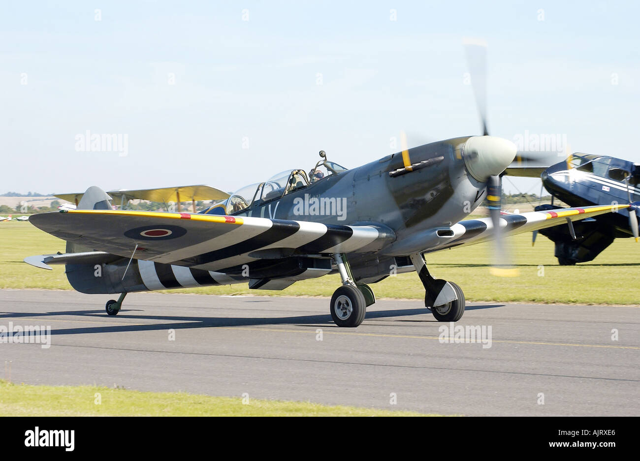 Spitfire undercarriage hi-res stock photography and images - Alamy