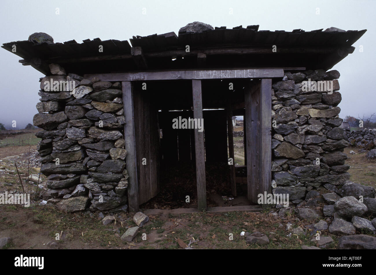 Dry stone wall hut Stock Photo - Alamy
