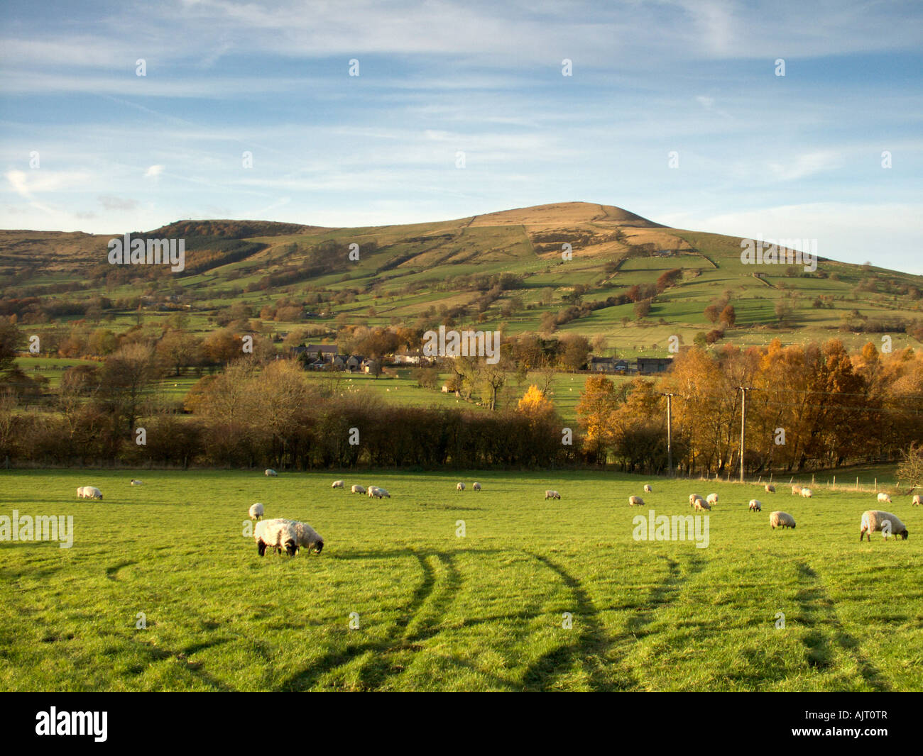 Loose Hill, Castleton Derbyshire Peak District national park England ...