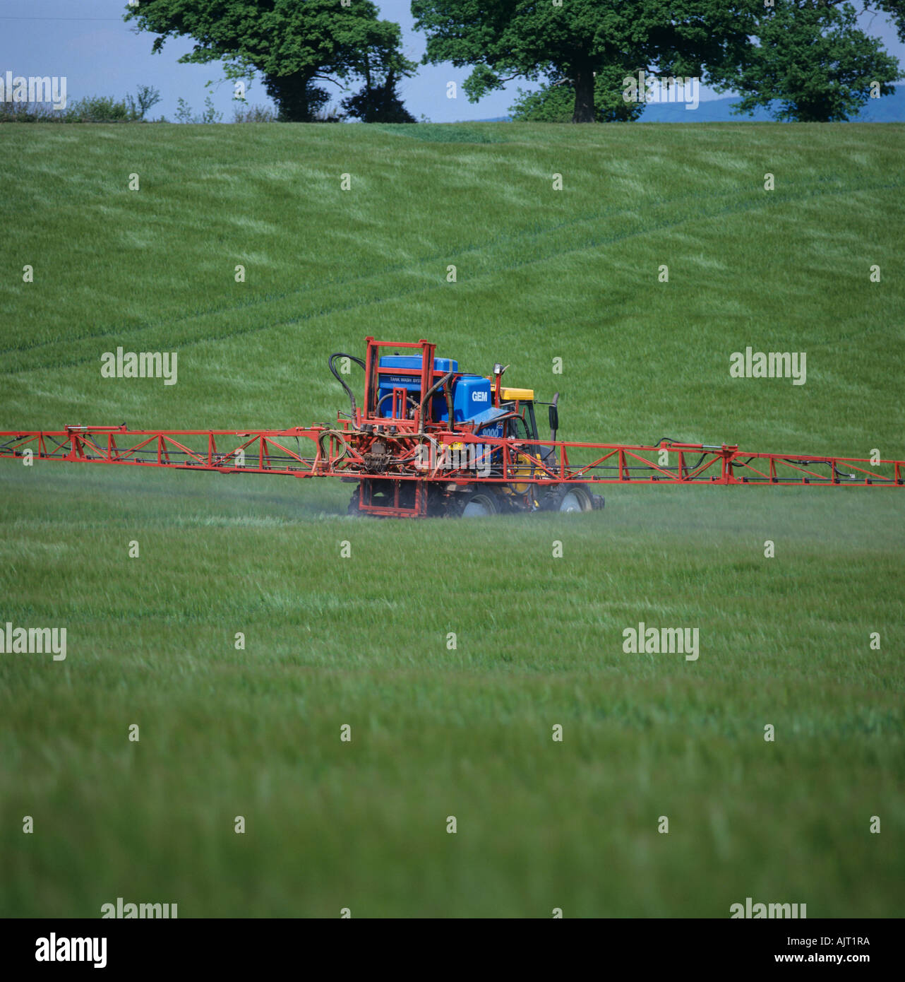 Fastrac tractor mounted sprayer spraying hi-res stock photography and ...
