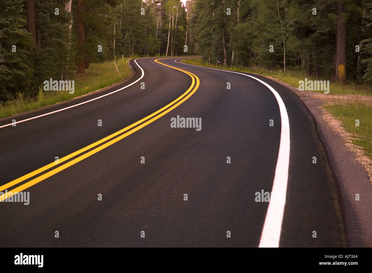 Curved road hi-res stock photography and images - Alamy