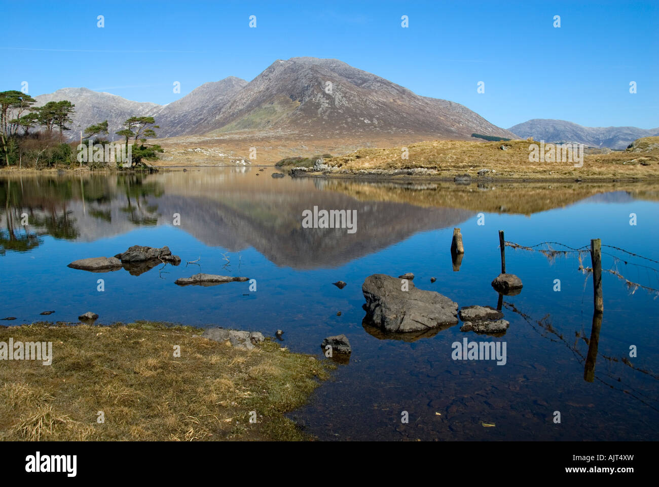 The mountains of Connemara from Derryclare Lough, County Galway ...
