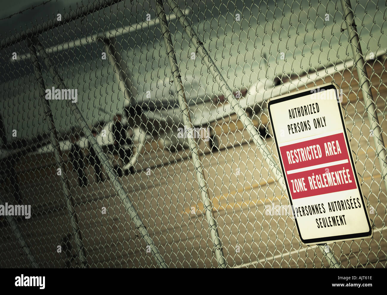 Defence and security zone signage hi-res stock photography and images ...
