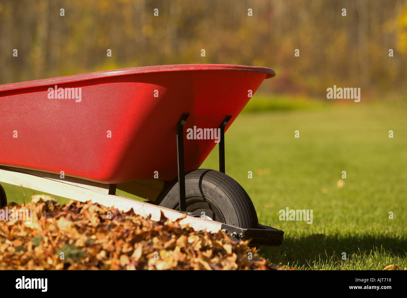 Wheel barrel hi-res stock photography and images - Alamy