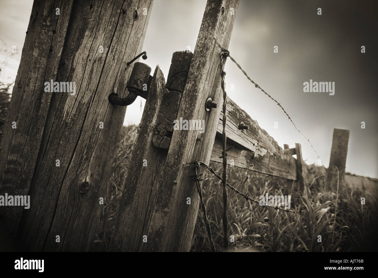 Pointed jagged fence hi-res stock photography and images - Alamy