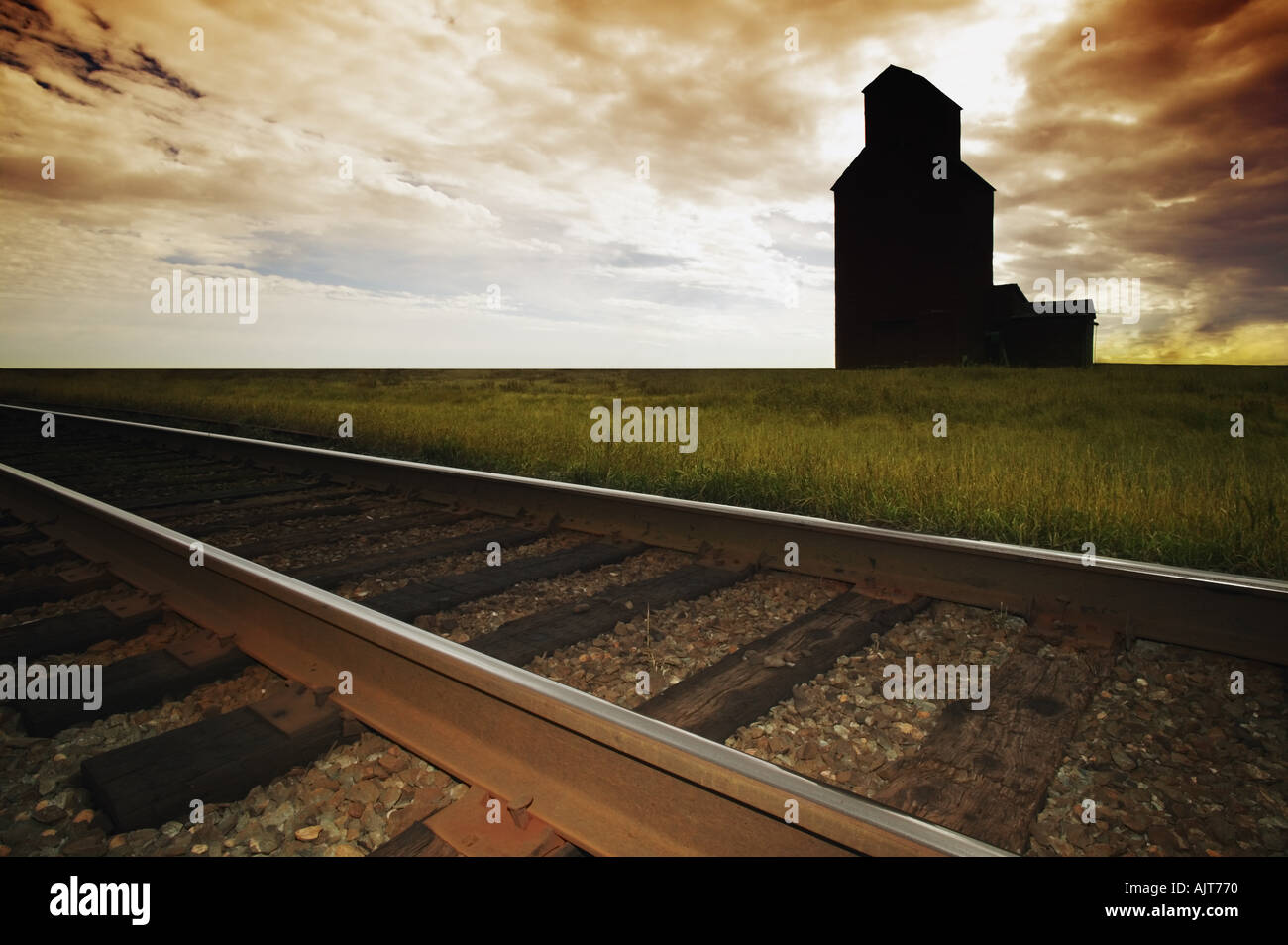 Train tracks with grain elevator Stock Photo - Alamy