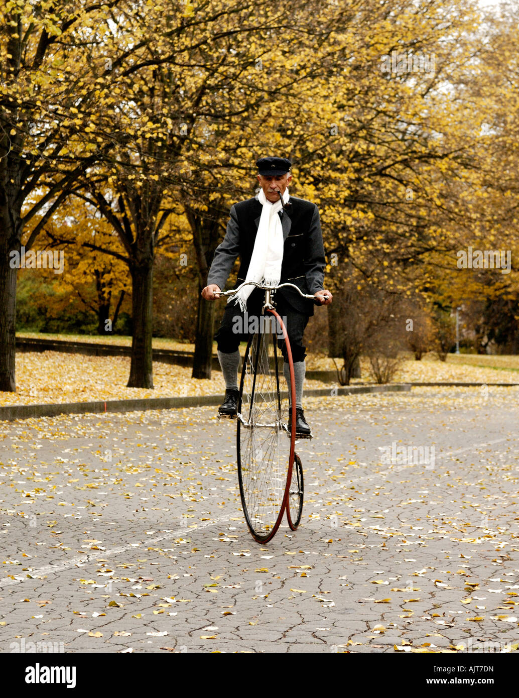 Racing penny farthing hi-res stock photography and images - Alamy