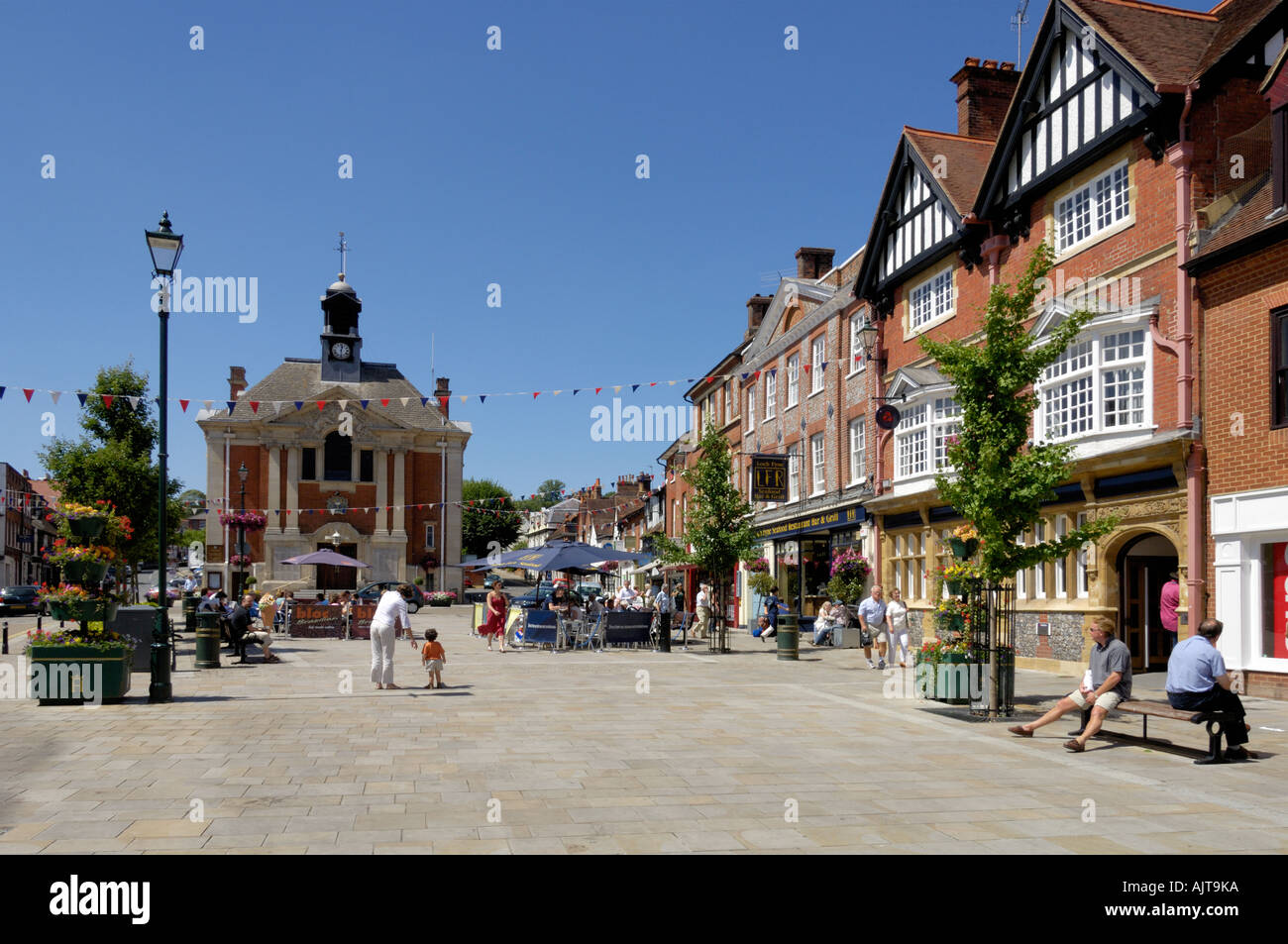 Henley town square hi-res stock photography and images - Alamy
