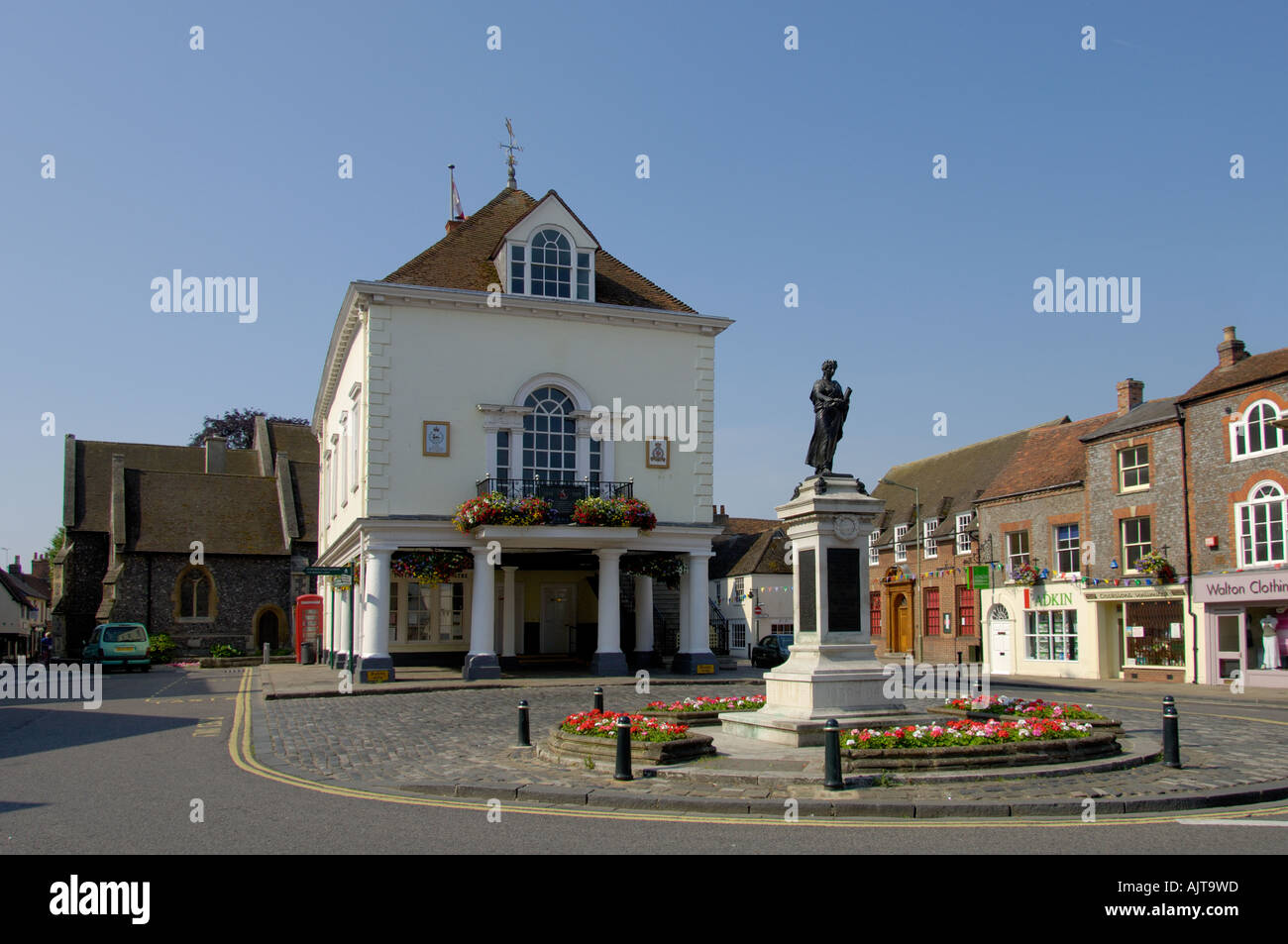 Town hall and war memorial world II Wallingford England Stock Photo - Alamy