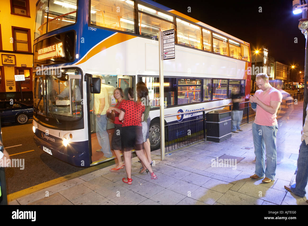 Revellers board a late bus in Kingston upon Hull Stock Photo - Alamy