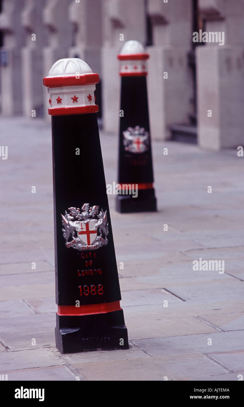 Security bollards london hi-res stock photography and images - Alamy