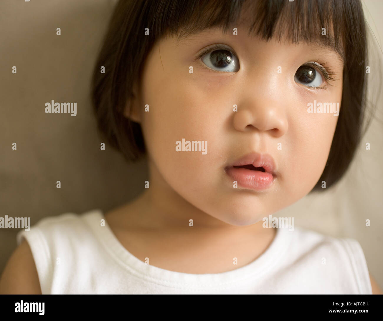 Close-up of a girl looking away Stock Photo - Alamy