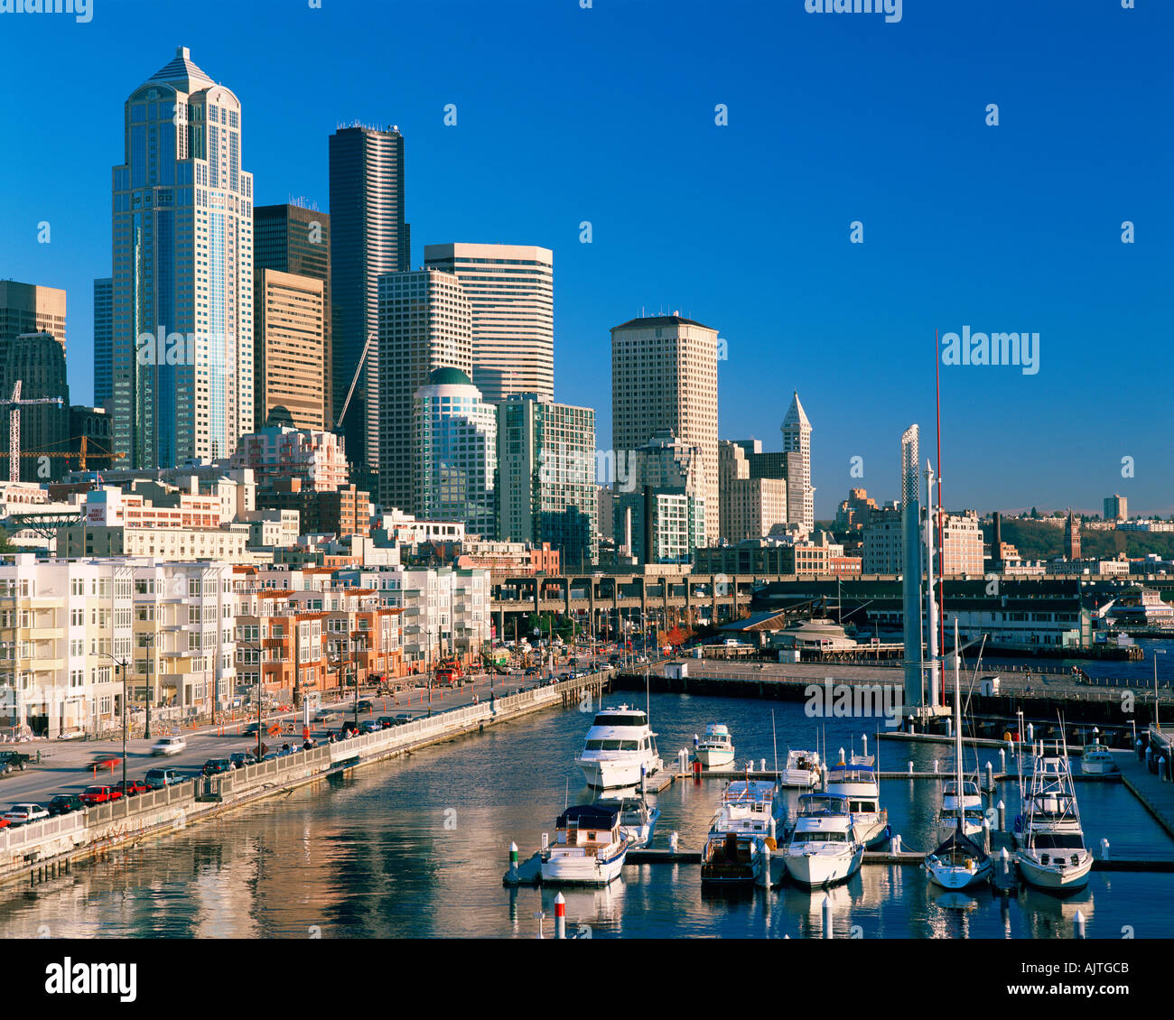 Washington seattle skyline bell street hi-res stock photography and ...