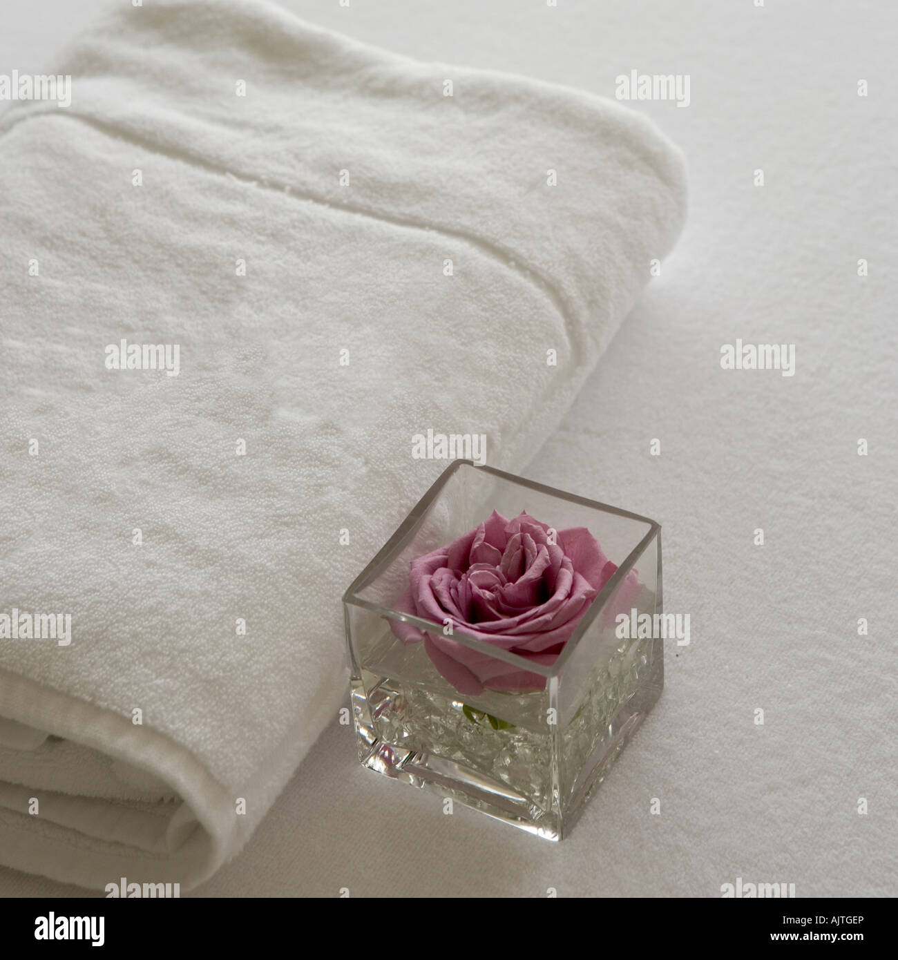 Well close square hi-res stock photography and images - Alamy
