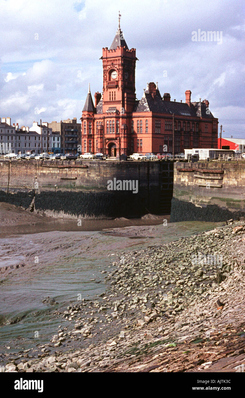 Victorian dock offices hi-res stock photography and images - Alamy
