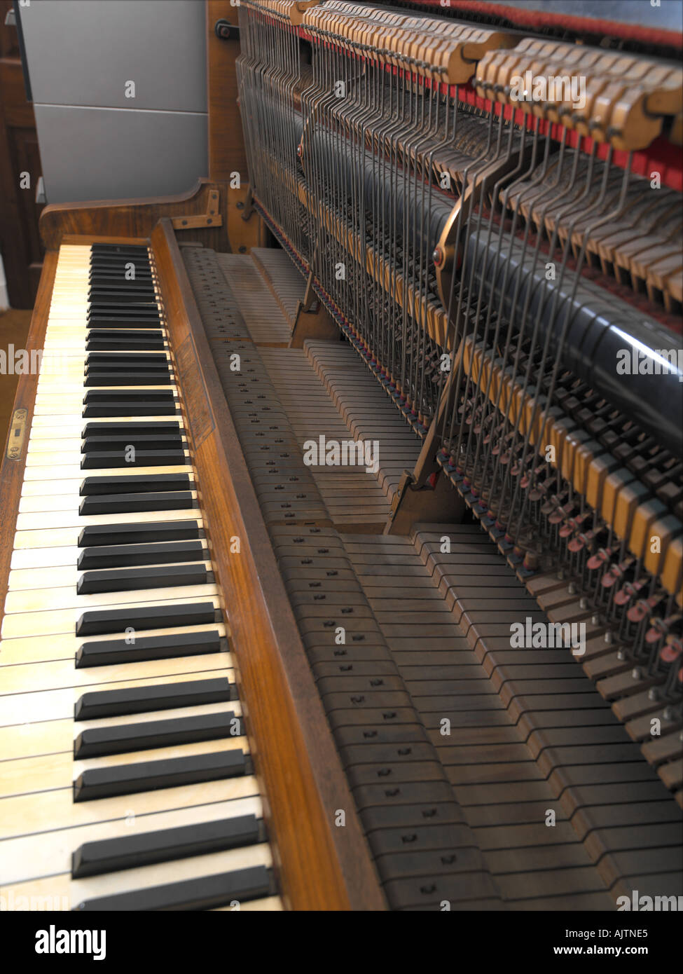 Upright piano hi-res stock photography and images - Alamy
