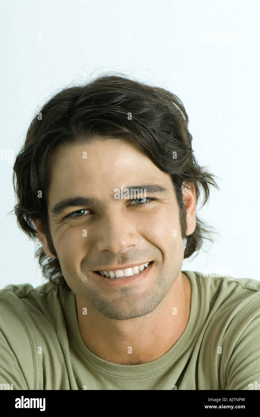 Man smiling at camera, portrait Stock Photo - Alamy