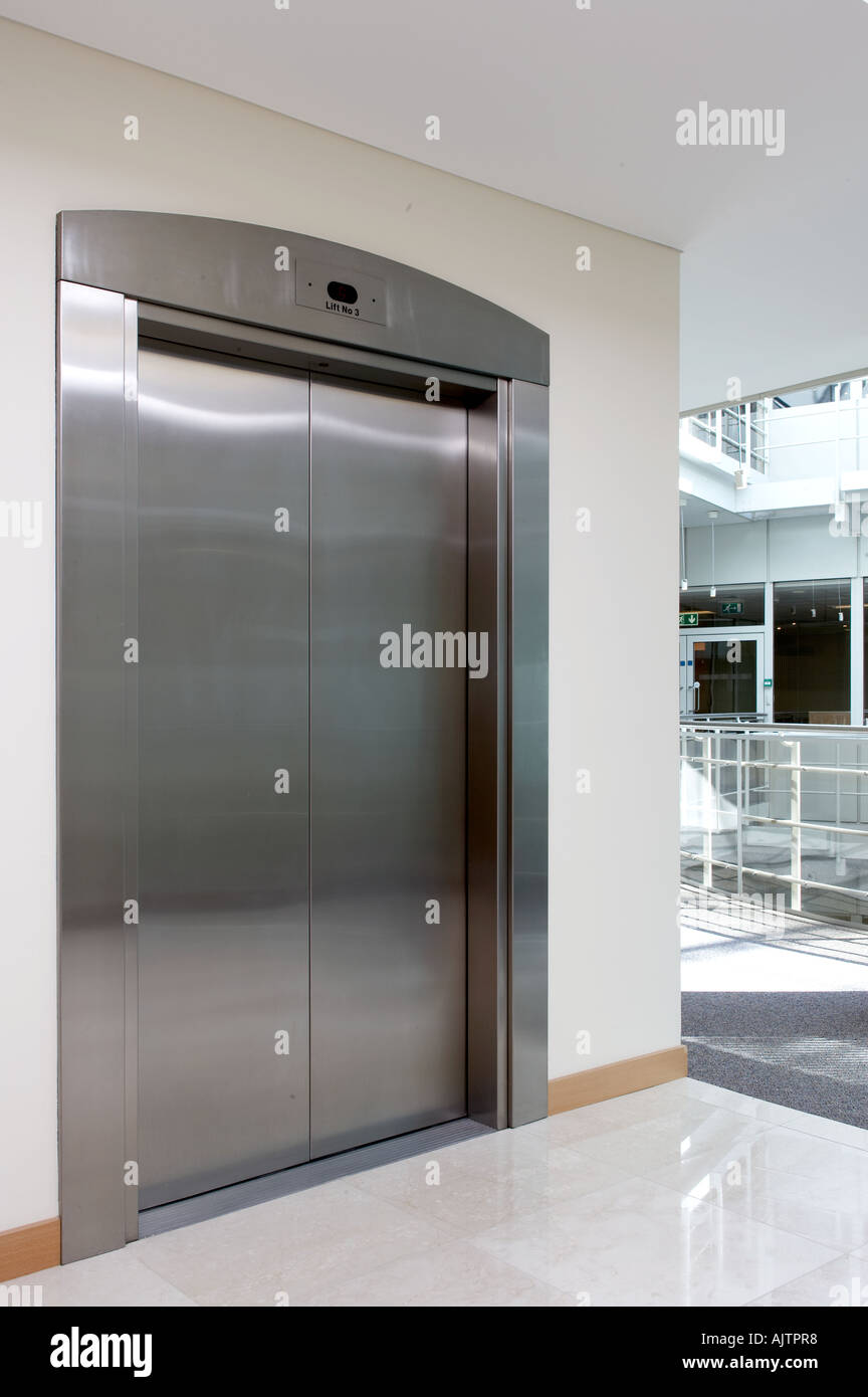 Two elevator doors hi-res stock photography and images - Alamy
