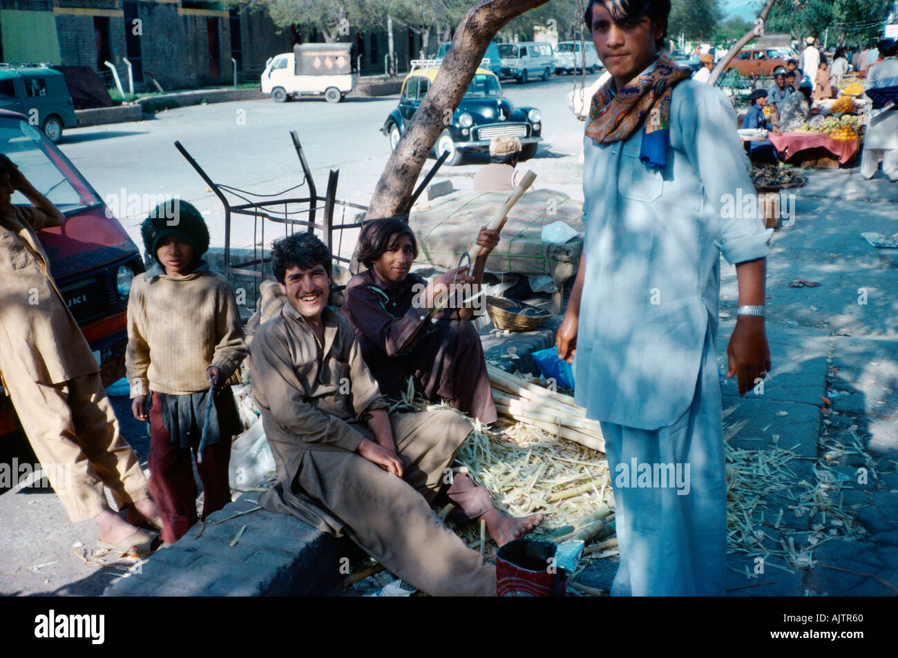 Pakistan people street hi-res stock photography and images - Alamy