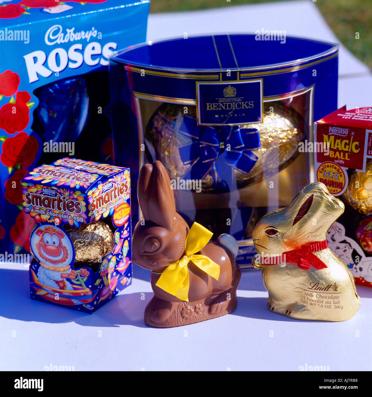 Lindt chocolate easter bunnies hi-res stock photography and images - Alamy