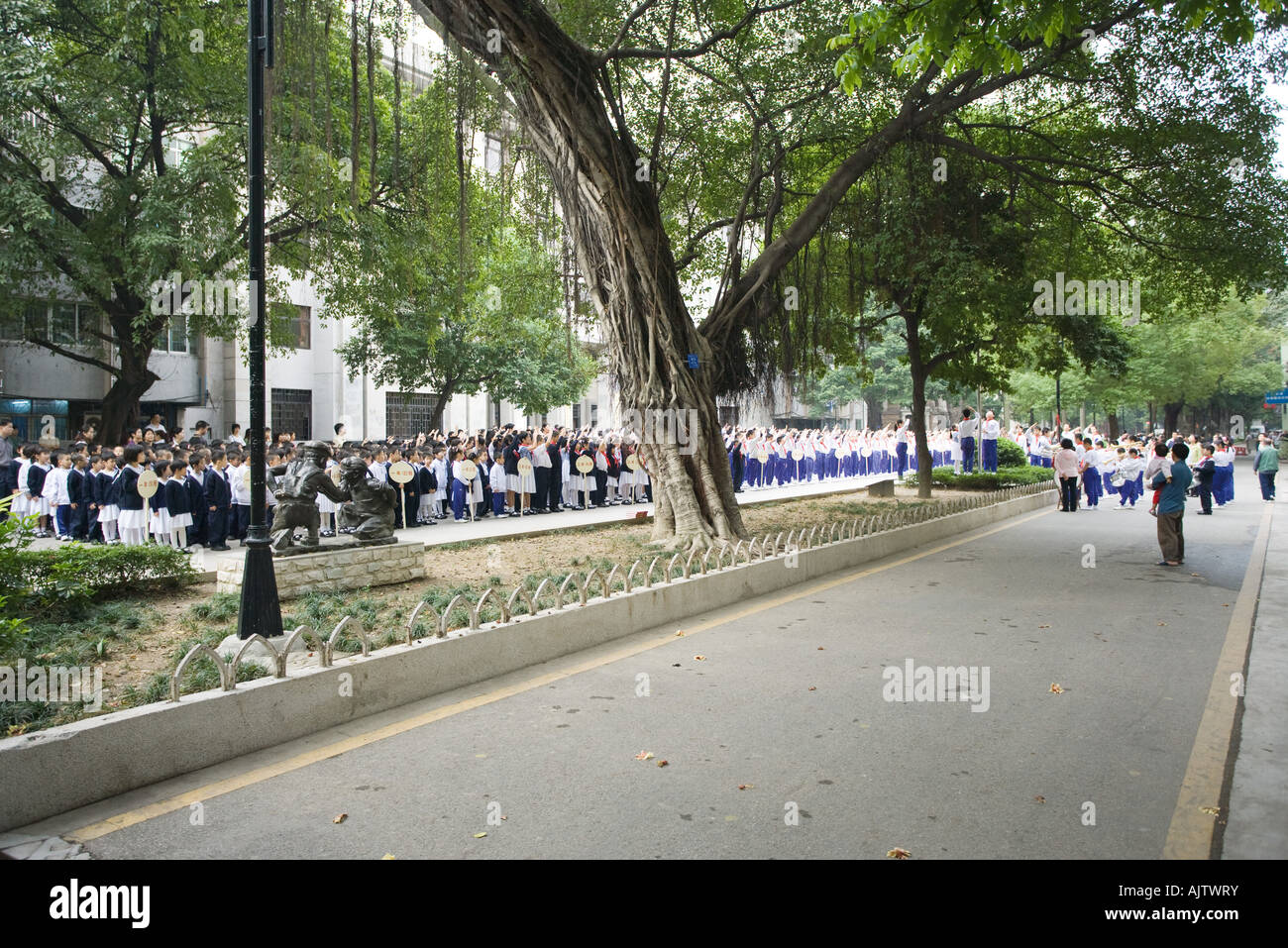 Large group of people outside of a building hi-res stock photography ...