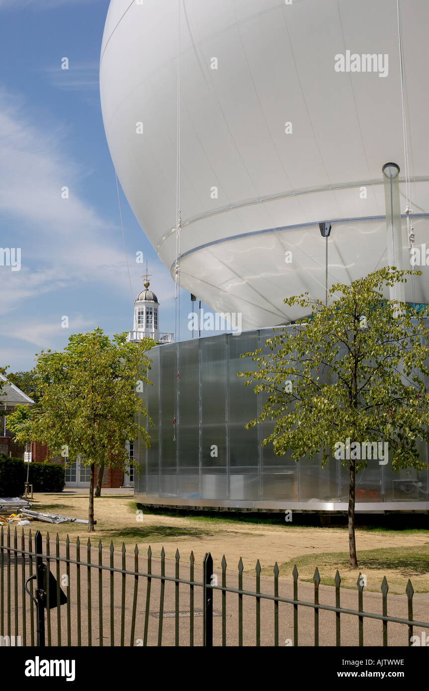 Serpentine Pavilion 2006, Kensington Gardens, London. Pavilion with ...