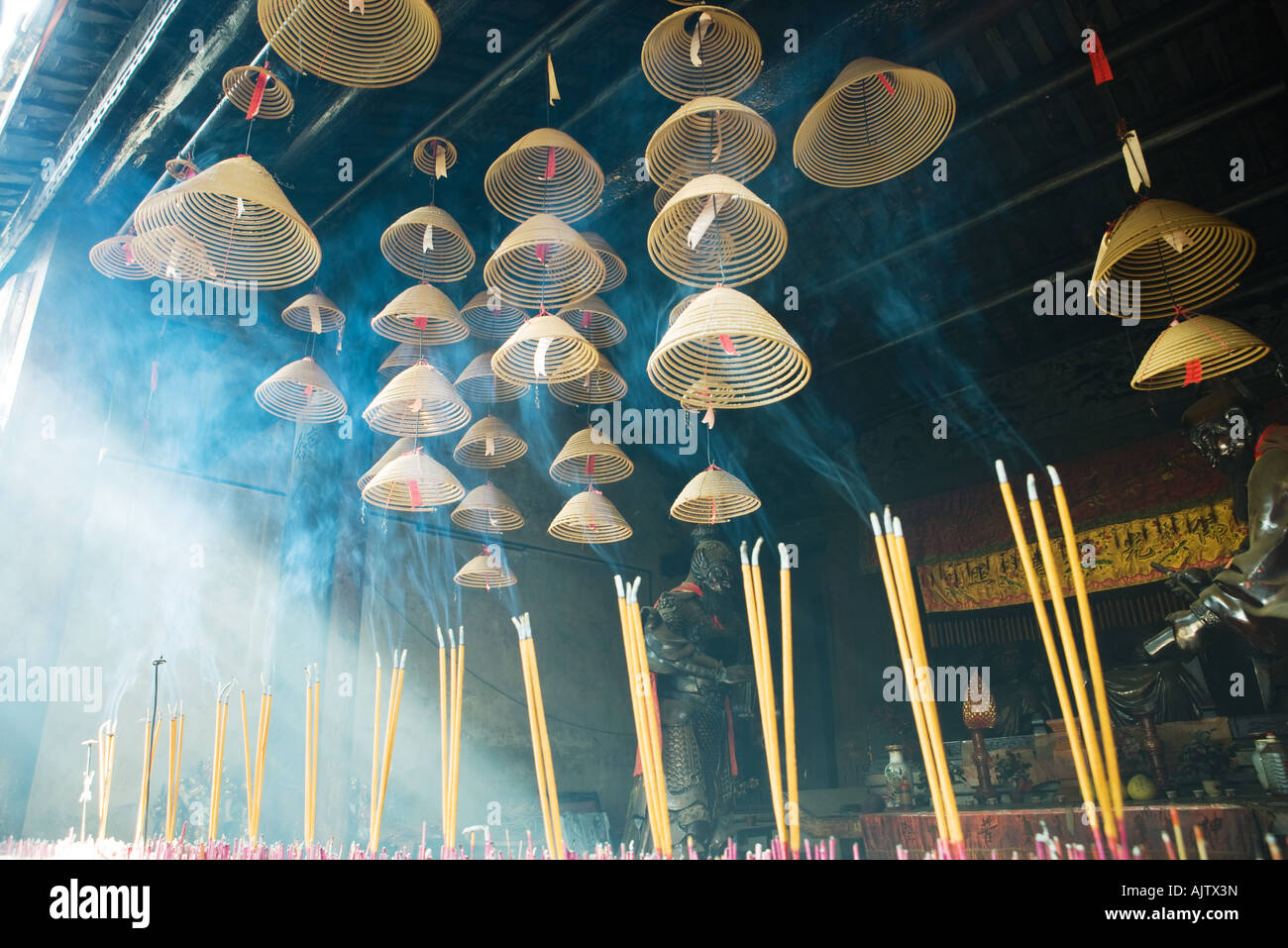 Statues of deities in chinese temples hi-res stock photography and ...