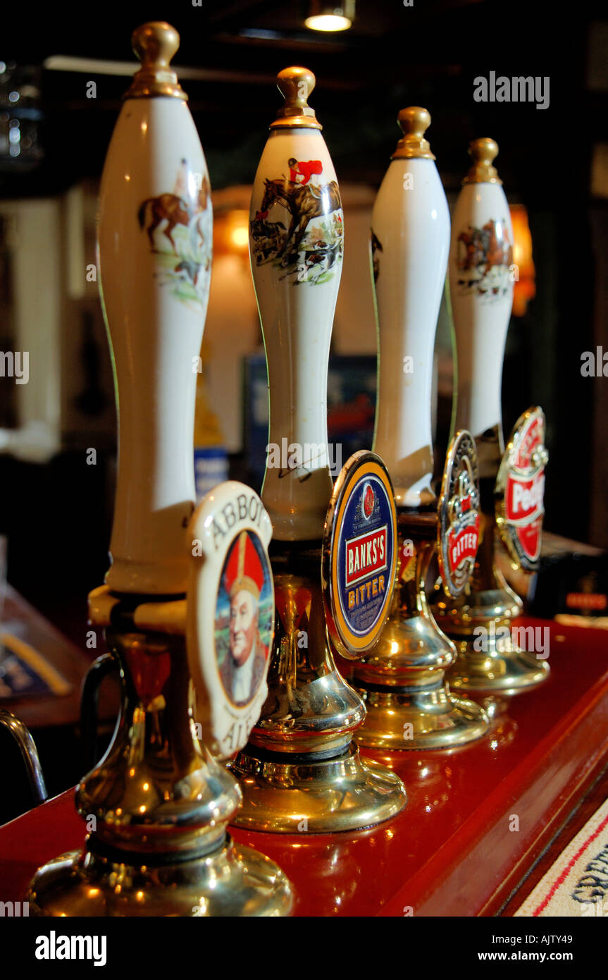 Real ale hand pumps hi-res stock photography and images - Alamy