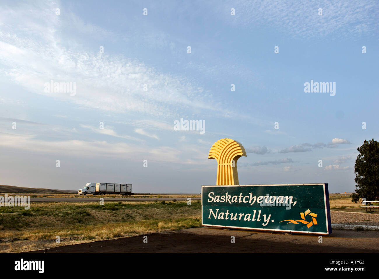 Trans canada highway alberta sign hi-res stock photography and images ...