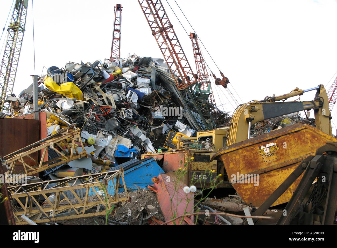 Salvage yards hi-res stock photography and images - Alamy