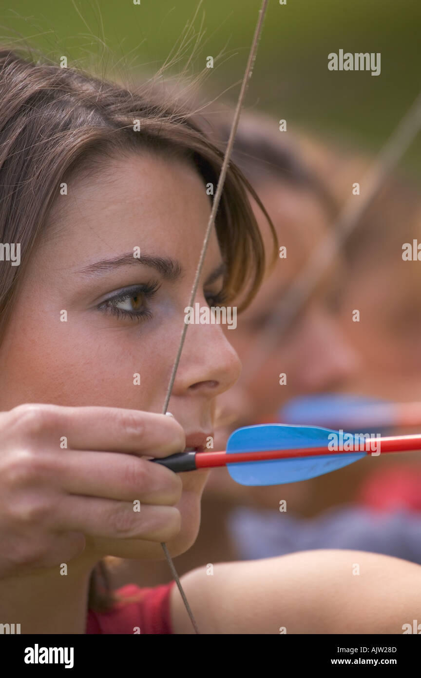 Women bow arrows hi-res stock photography and images - Alamy
