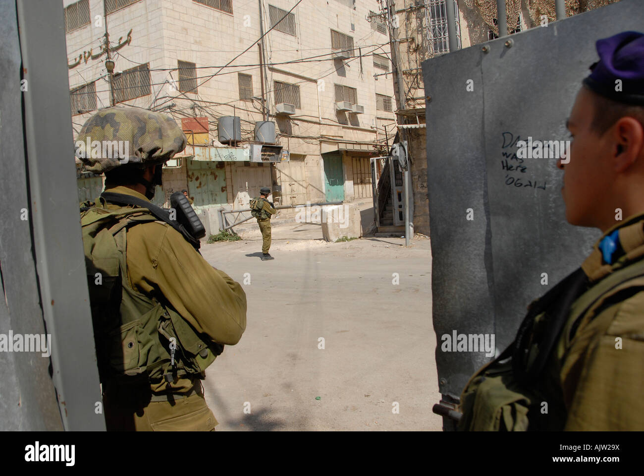 Israeli troops from the 84th "Givati" infantry Brigade patrolling in ...