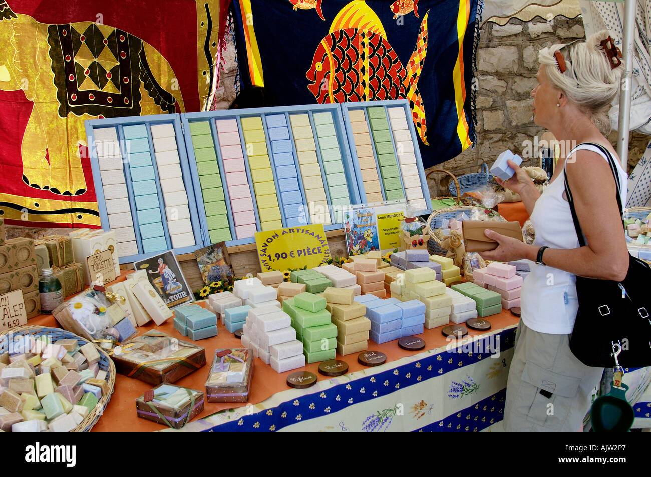 Market stall / Sault Stock Photo - Alamy