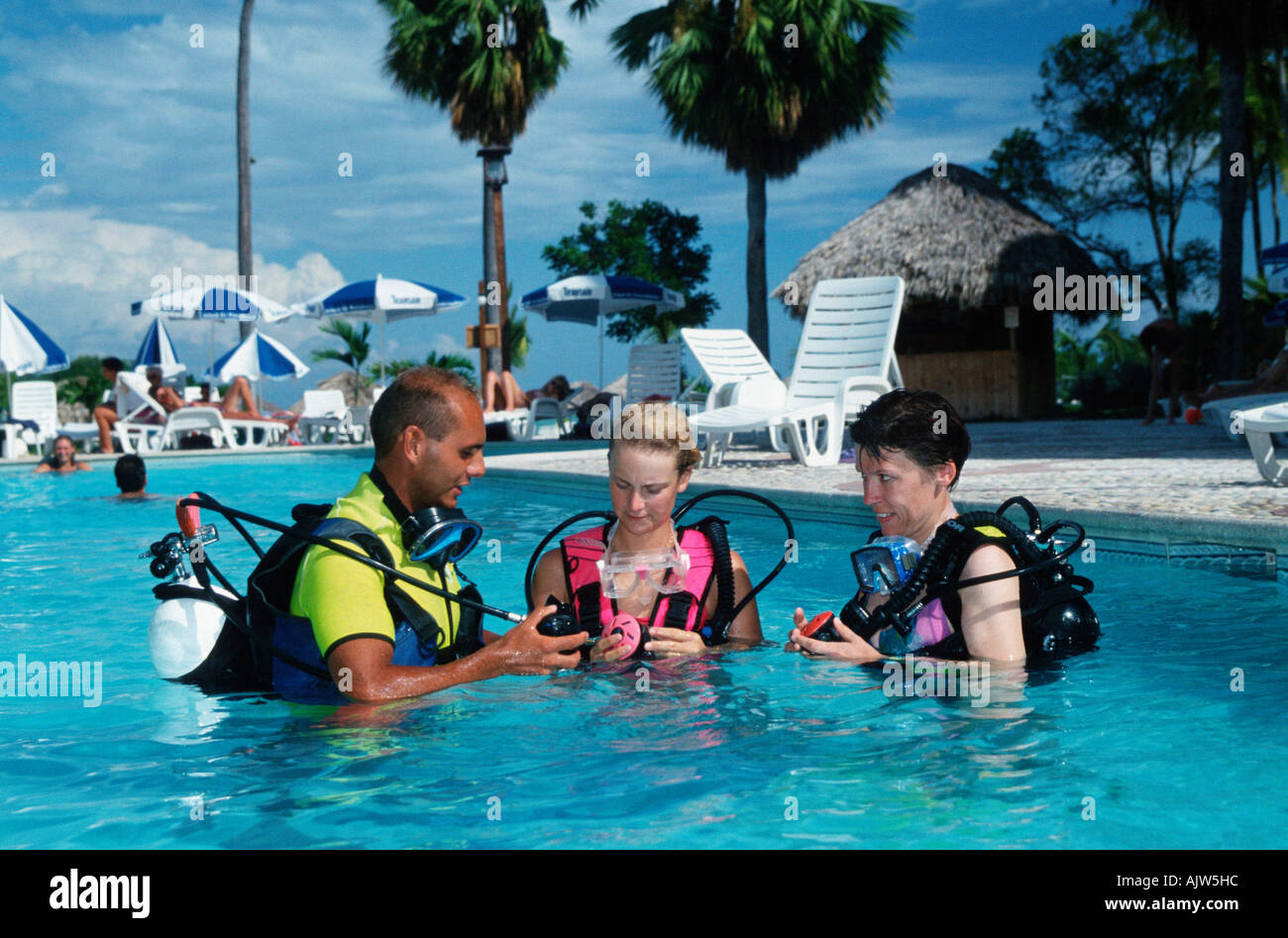 Three scuba divers swimming in hi-res stock photography and images - Alamy