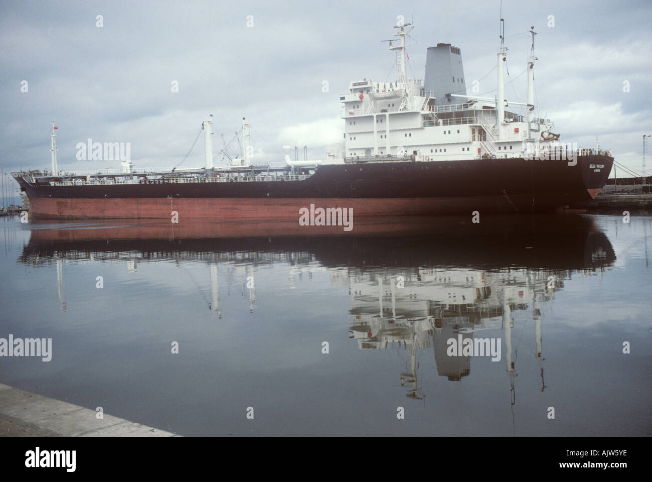 Cargo ship leith edinburgh scotland hi-res stock photography and images ...
