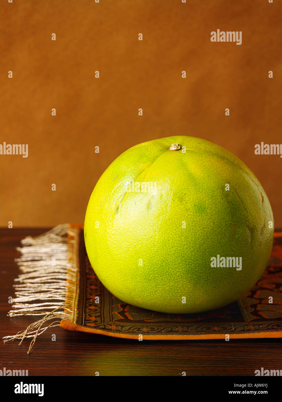 Shaddock pomelo citrus maxima hi-res stock photography and images - Alamy