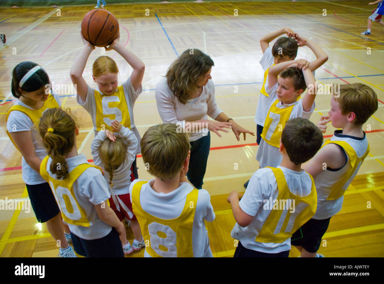 Boys Junior Basketball Team High Resolution Stock Photography and ...