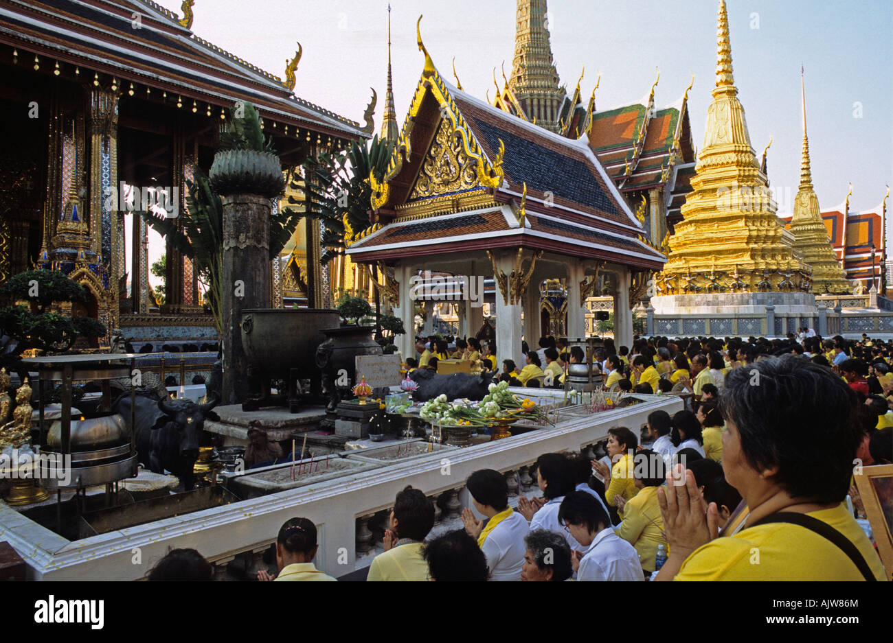 Prayers Grand Palace Bangkok Thailand Stock Photo - Alamy