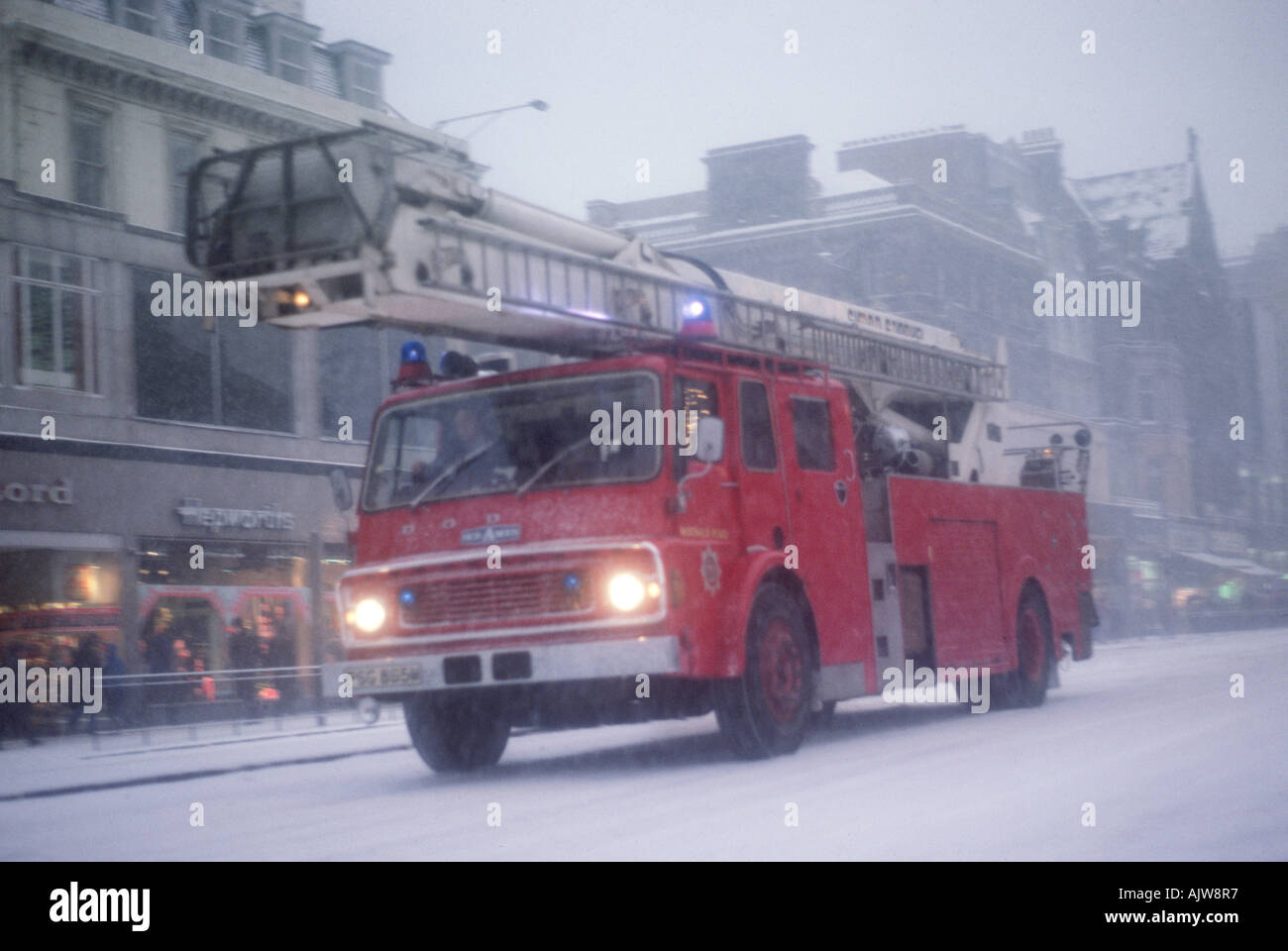 Fire Engine Snow Princes Street Edinburgh Scotland Stock Photo - Alamy