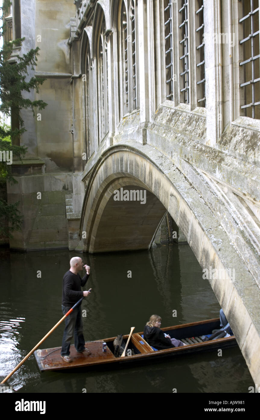 Punting under bridge sighs st hi-res stock photography and images - Alamy