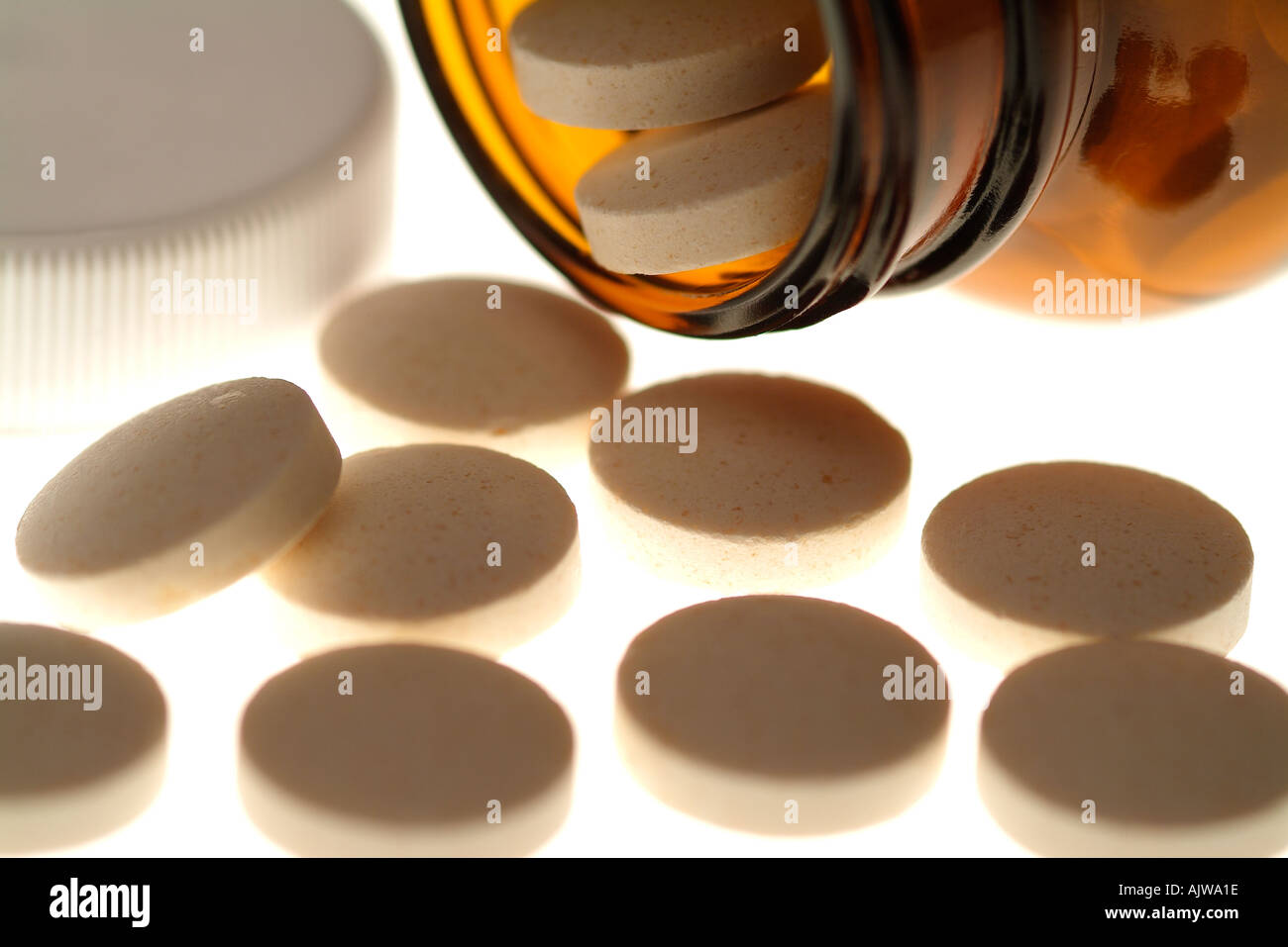 vitamin tablets and bottle Stock Photo - Alamy