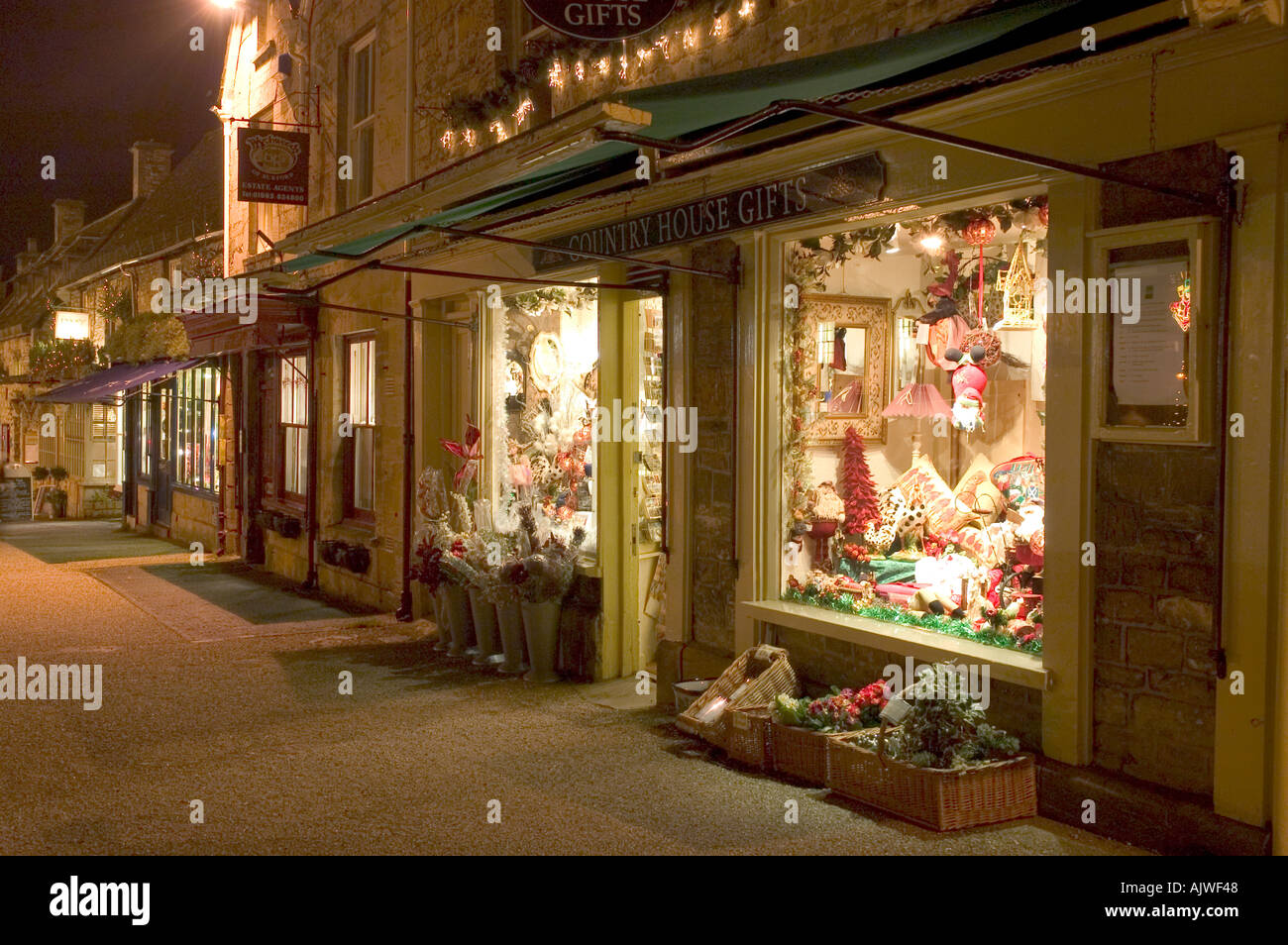 Christmas lights and decorations in Burford High Street Stock Photo - Alamy