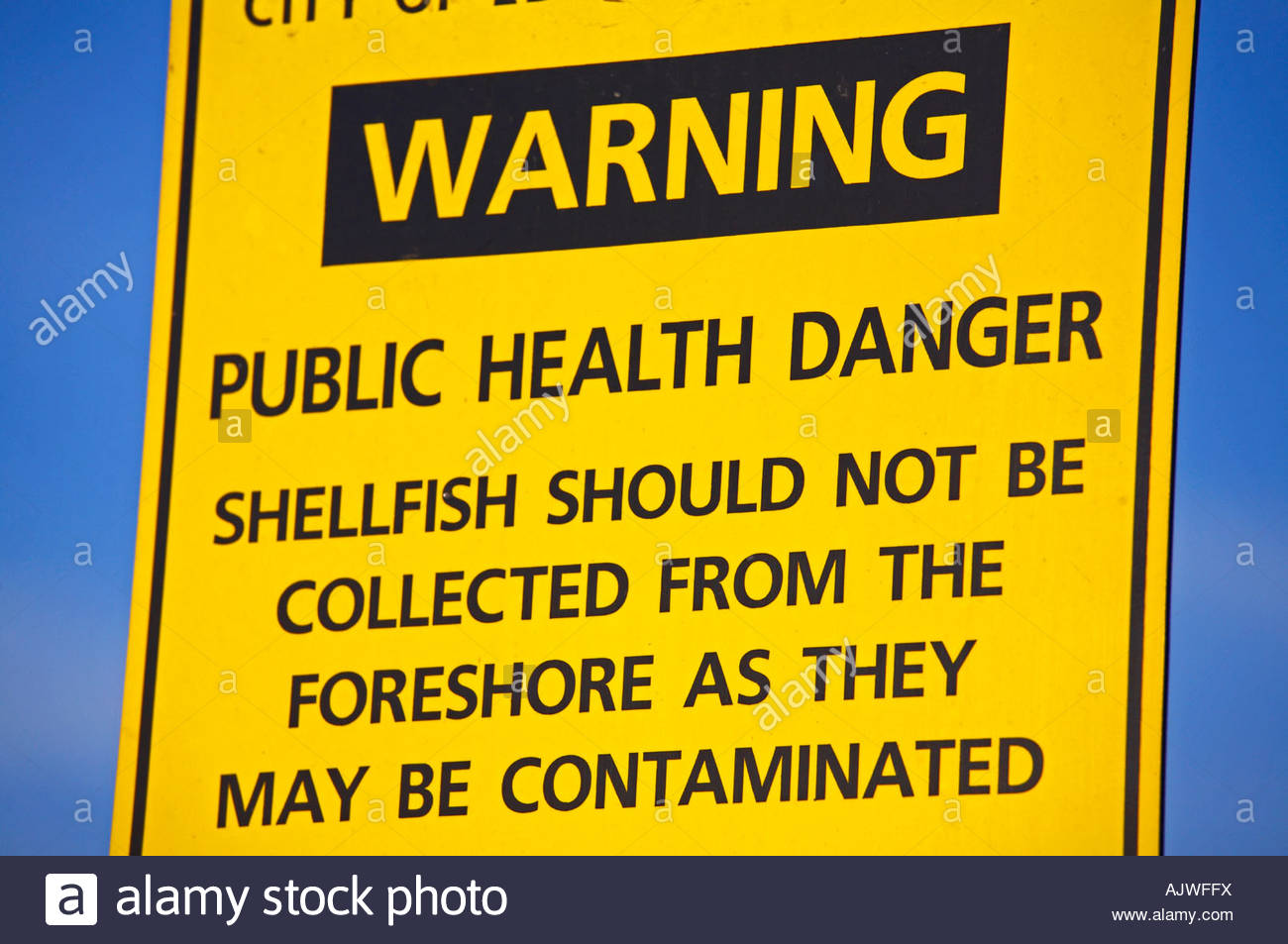 Warning contaminated shellfish signpost Stock Photo - Alamy