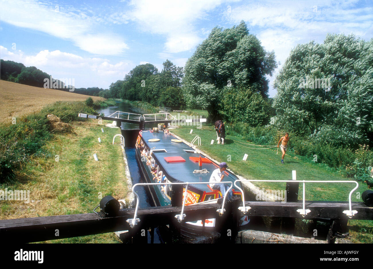 The horse drawn canal boat Kenneth Valley at Dreweats on the Kennet and ...