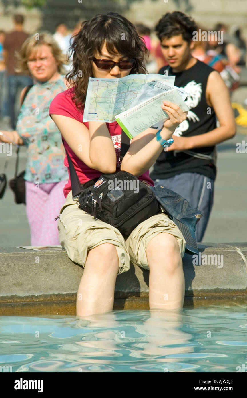 Feet dangle ledge hi-res stock photography and images - Alamy