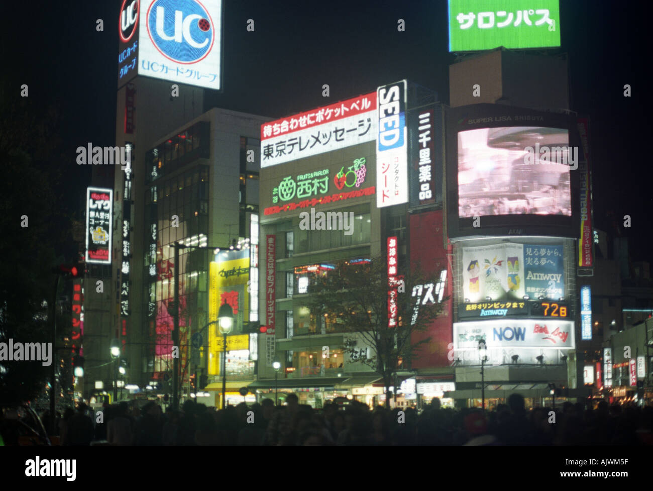 Scene from Shibuya in downtown Tokyo Stock Photo - Alamy