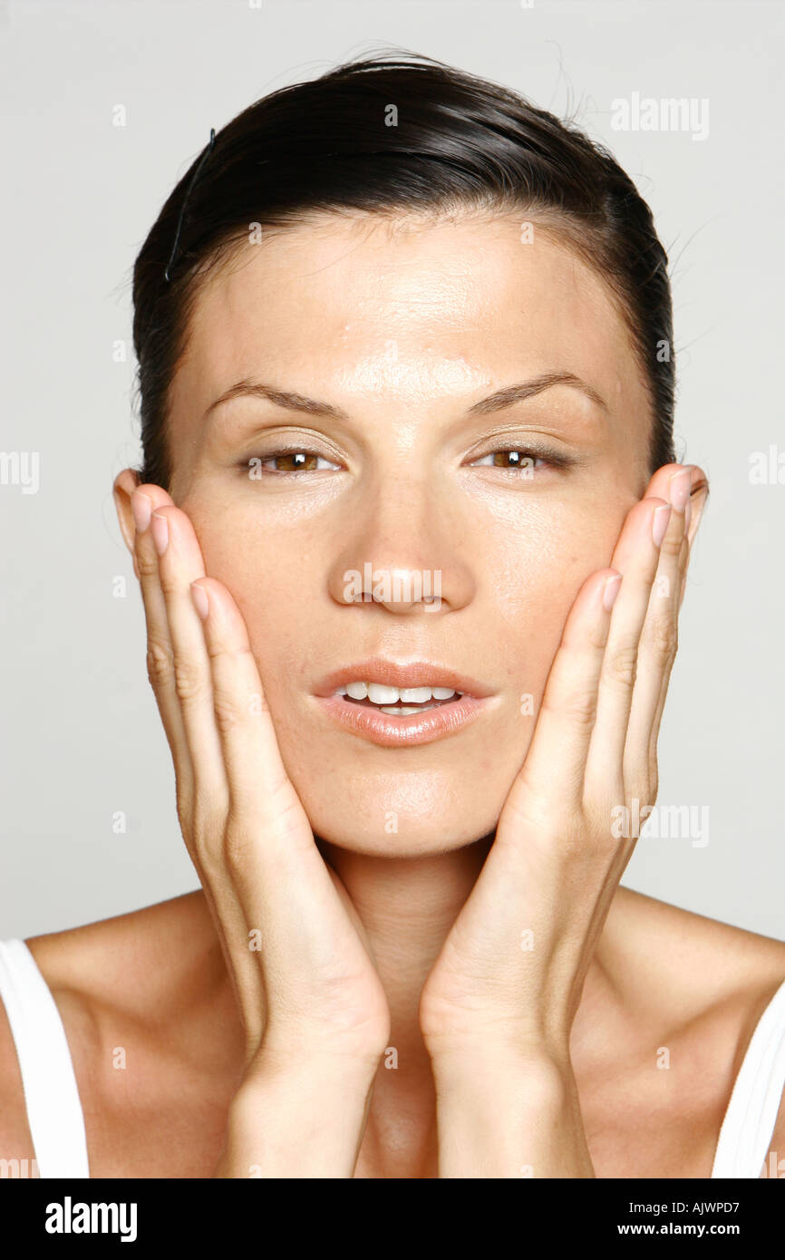 Beauty beautifying hi-res stock photography and images - Alamy