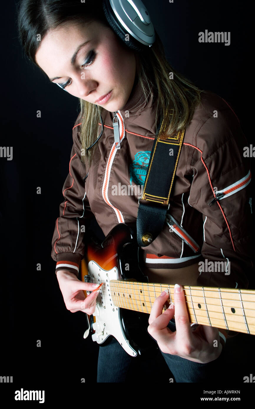 Fender stratocaster sunburst hi-res stock photography and images - Alamy