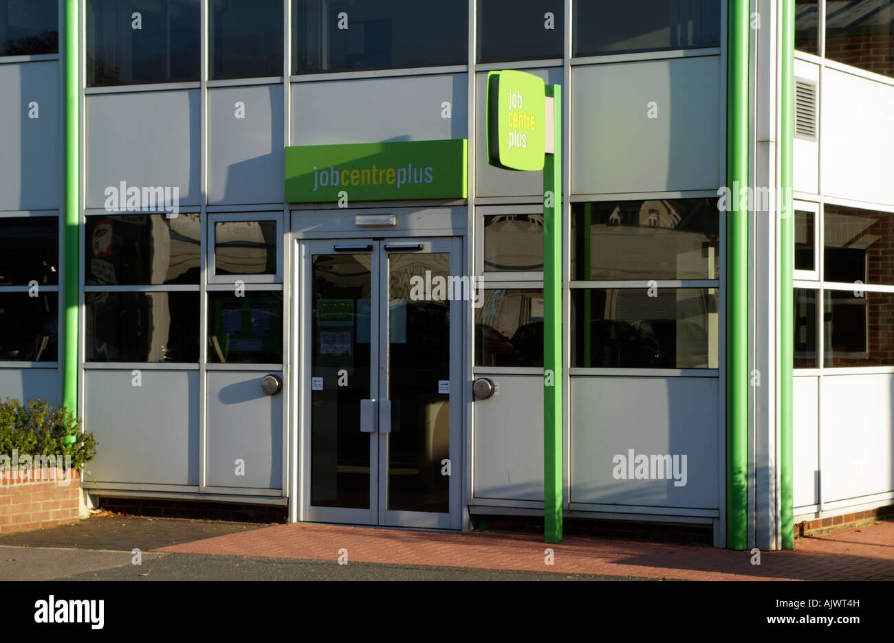 Job centre plus training hi-res stock photography and images - Alamy